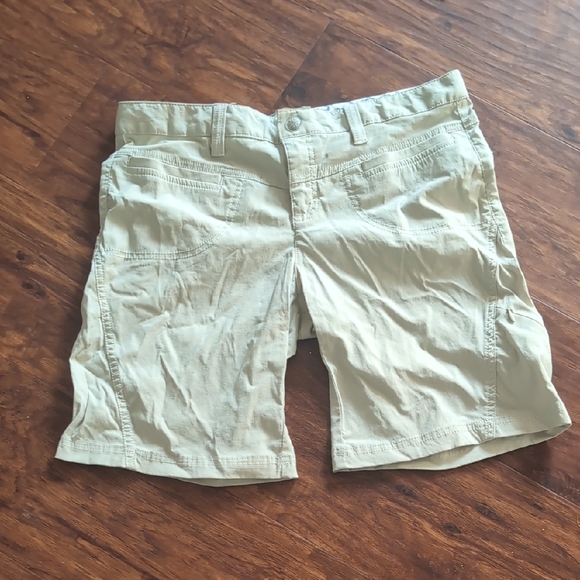 Athleta | Shorts | Athleta Tan Cargo Shorts Lightweight Versatile ...